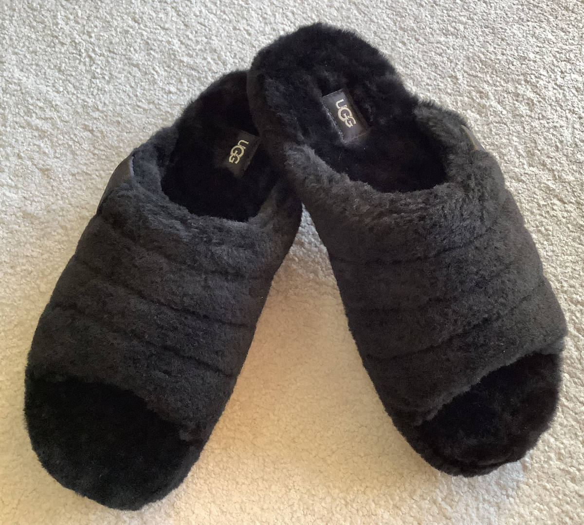 UGGアグ メンズ9 27cm程度 Perfect Gift 黒のムートンスリッパ UGG FLUFF YOU SLIPPERS(その他)｜売買されたオークション情報、yahooの商品情報を ...