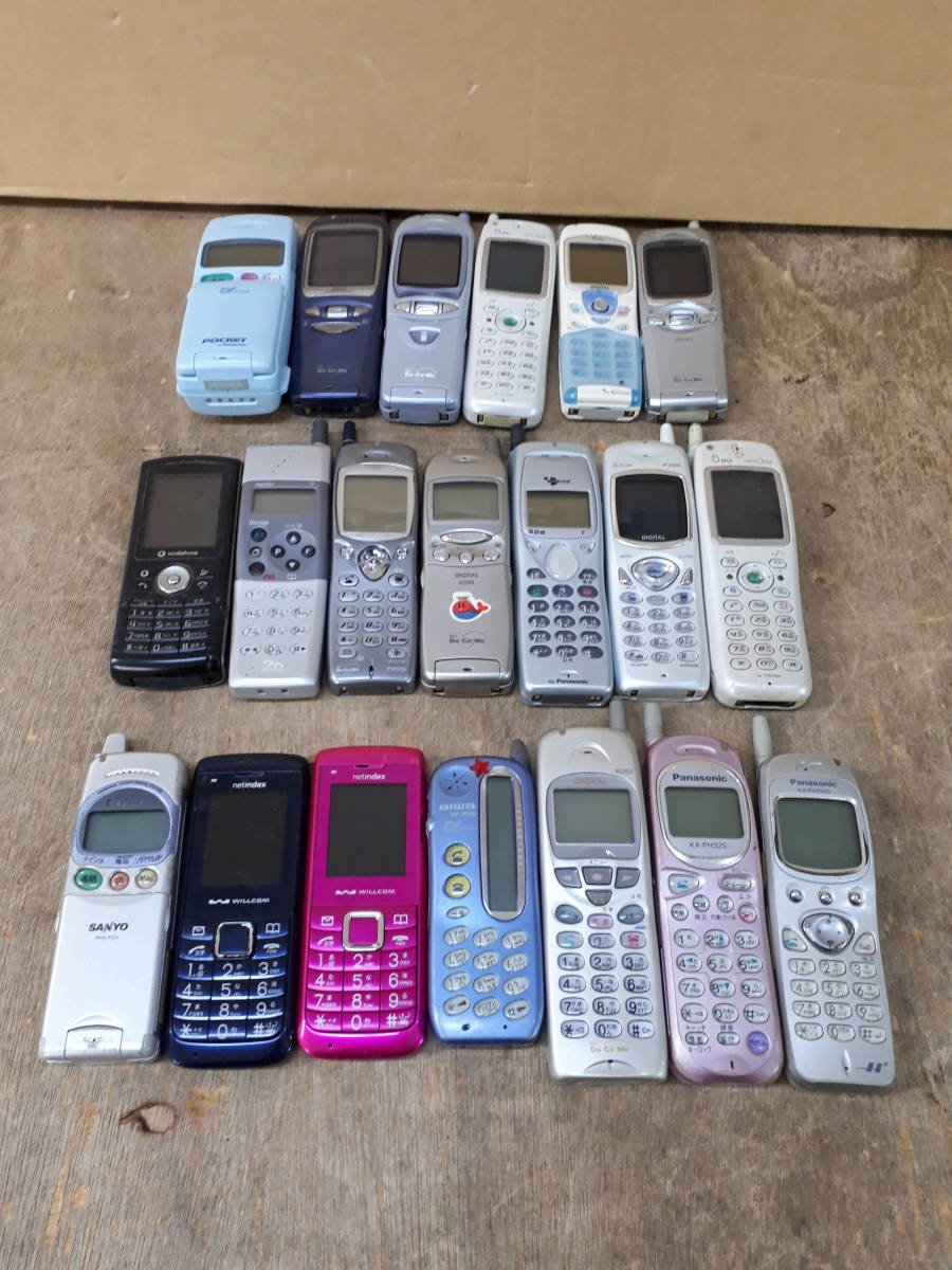 携帯電話 ガラケー 20台 まとめて docomo au WILLCOM PHS vodafone 他 ジャンク品(NTTドコモ)｜売買されたオークション情報、yahooの商品情報をアーカイブ ...