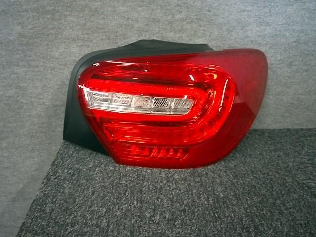 メルセデスベンツ Aクラス A180 W176 DBA-176042 純正 テールランプ 右 A1769062400 ライト/レンズ ...
