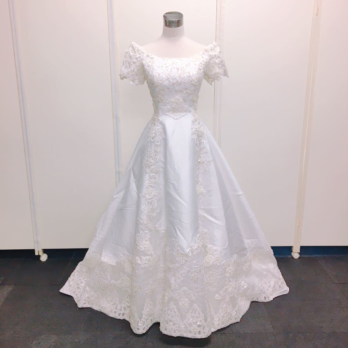 35 KOKI ウェディングドレス カラードレス FX504 ホワイト 11T フラワーモチーフ ビジュー オフショルダー 現状品(Aラインタイプ)｜売買されたオークション情報、yahooの ...