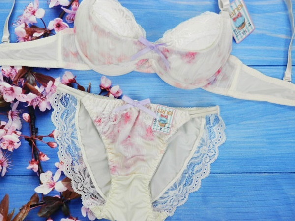051-B70/M ブラジャー＆ショーツ セット / クリーム系 ハーフレース 花柄プリント レース リボン 谷間メイク ブリッジブラ(70)｜売買されたオークション情報、yahooの商品情報 ...