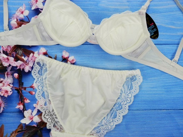 051-B70/M ブラジャー＆ショーツ セット / クリーム系 ハーフレース 花柄プリント レース リボン 谷間メイク ブリッジブラ(70)｜売買されたオークション情報、yahooの商品情報 ...