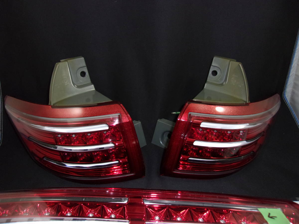 訳あり E52 エルグランド ヴァレンティ Valenti アッパーテール クリア/レッドクローム エンブレムレス 黒 センターガーニッシュセット(テールライト)｜売買されたオークション情報 ...