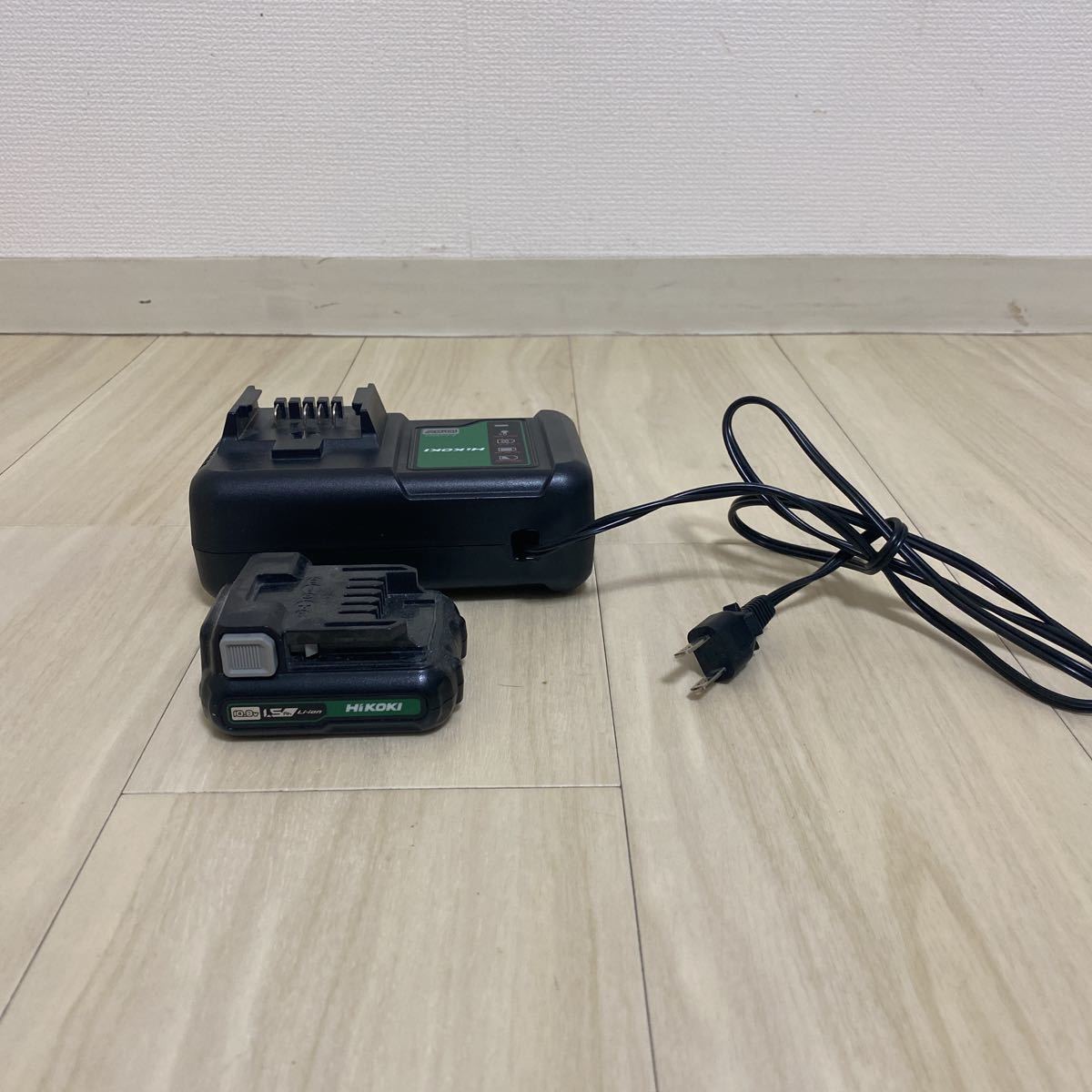 動作確認OK HIKOKI ハイコーキ 日立工機 コードレスクリーナー 掃除機 R 12DA バッテリー 充電器付き 10.8V(コードレス ...