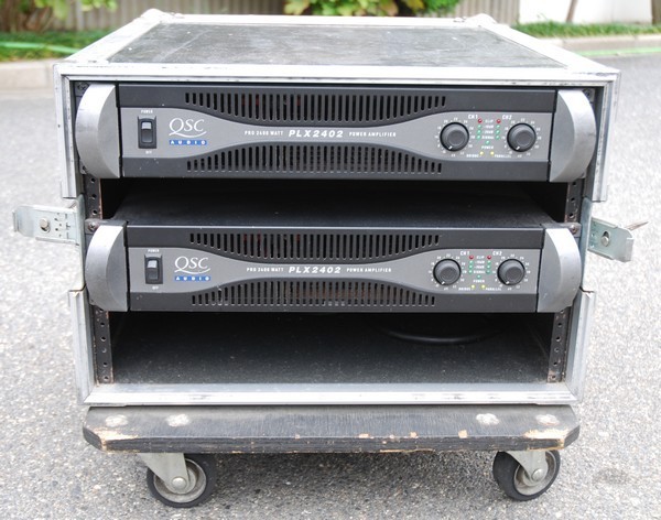 QSC AUDIO / パワーアンプ PLX2402× 2台 + ラックケースセット PRO 2400WATT ステレオ 475W+475W ...