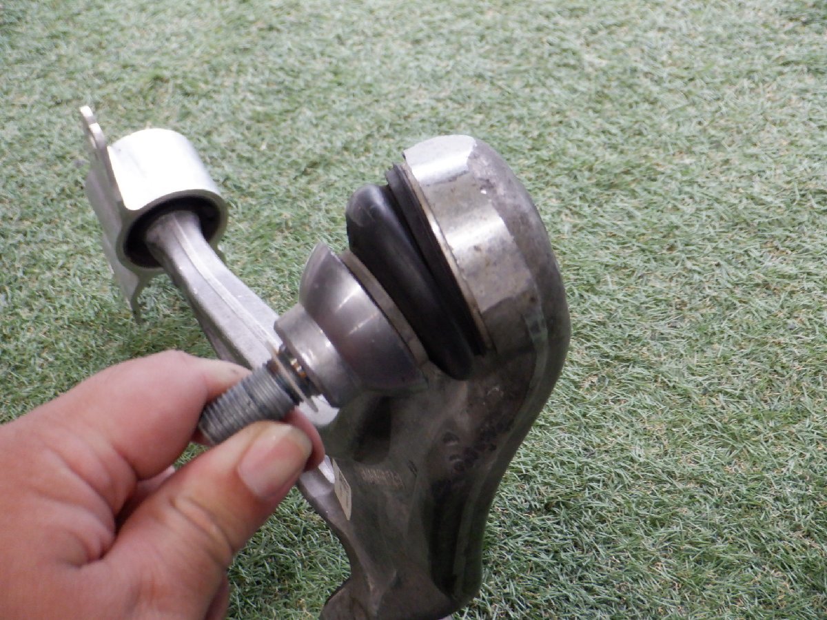 ベンツ純正 W247 Bクラス ロアアーム ロワアーム 片側 A2473330300 m-22-10-240(メルセデス・ベンツ用)｜売買され ...