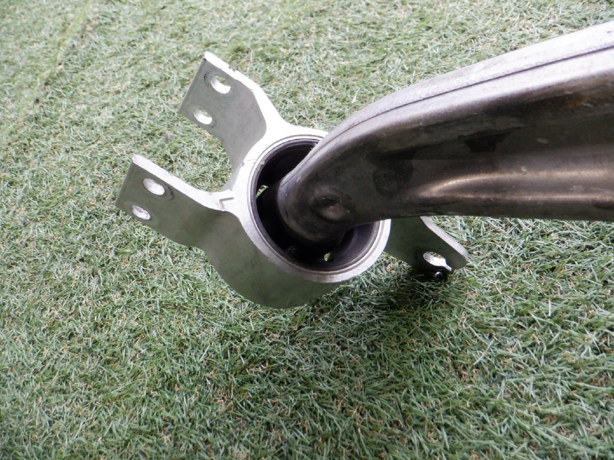 ベンツ純正 W247 Bクラス ロアアーム ロワアーム 片側 A2473330300 m-22-10-240(メルセデス・ベンツ用)｜売買され ...