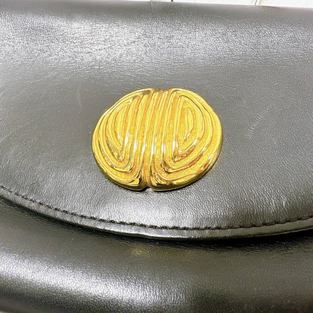 ジバンシイ GIVENCHY ジバンシー 化粧ポーチ バニティ ブラック レザー ハンドバッグ 黒 ミニバッグ 7939(女性用)｜売買されたオークション情報、yahooの商品情報をアーカイブ ...