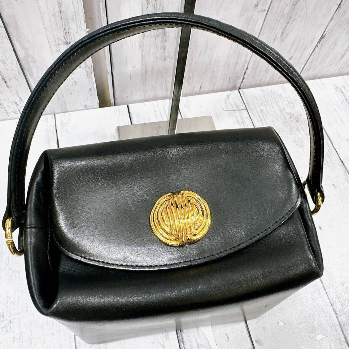 ジバンシイ GIVENCHY ジバンシー 化粧ポーチ バニティ ブラック レザー ハンドバッグ 黒 ミニバッグ 7939(女性用)｜売買されたオークション情報、yahooの商品情報をアーカイブ ...