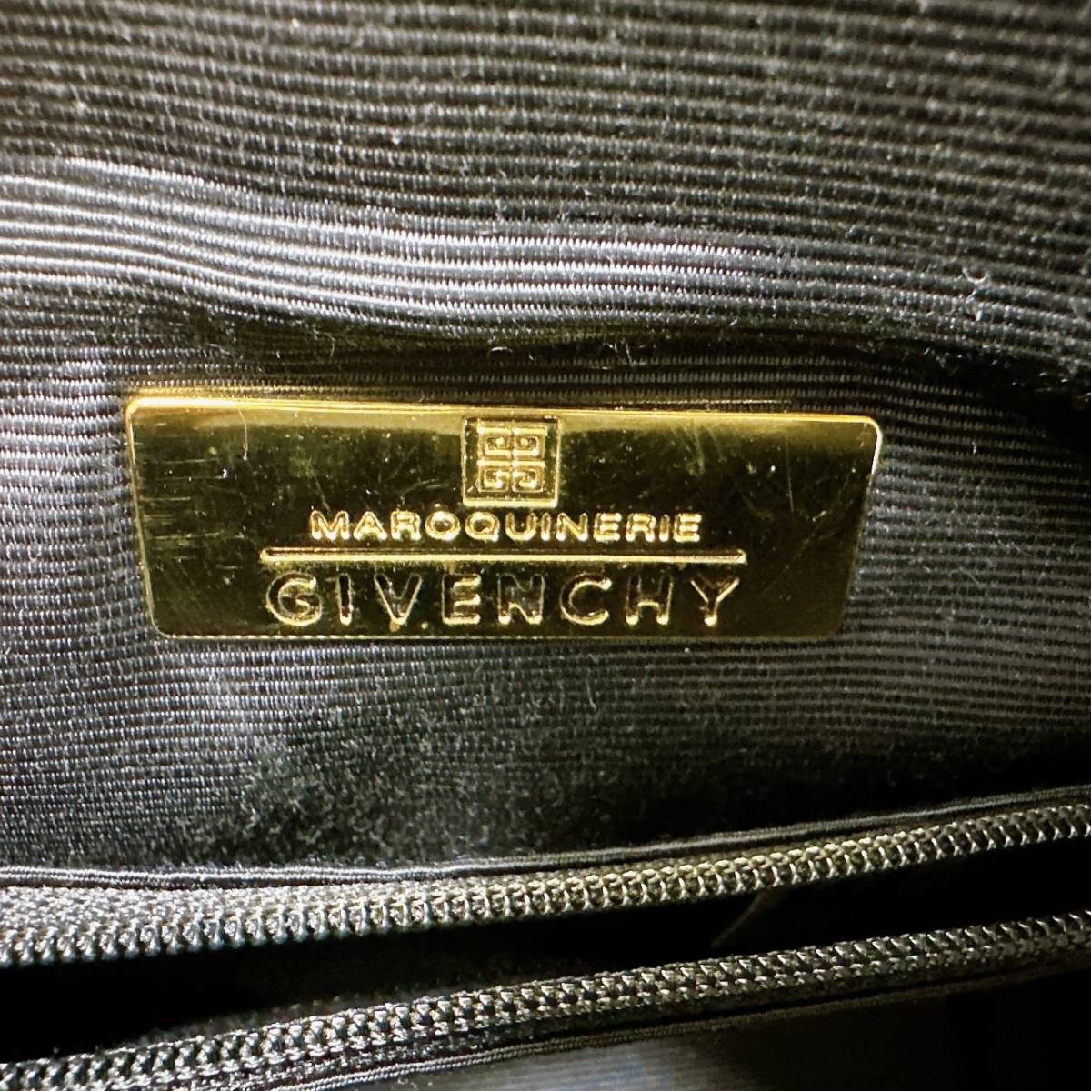 ジバンシイ GIVENCHY ジバンシー 化粧ポーチ バニティ ブラック レザー ハンドバッグ 黒 ミニバッグ 7939(女性用)｜売買されたオークション情報、yahooの商品情報をアーカイブ ...