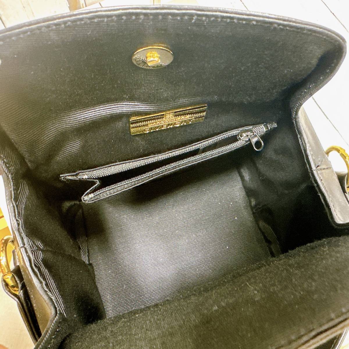 ジバンシイ GIVENCHY ジバンシー 化粧ポーチ バニティ ブラック レザー ハンドバッグ 黒 ミニバッグ 7939(女性用)｜売買されたオークション情報、yahooの商品情報をアーカイブ ...