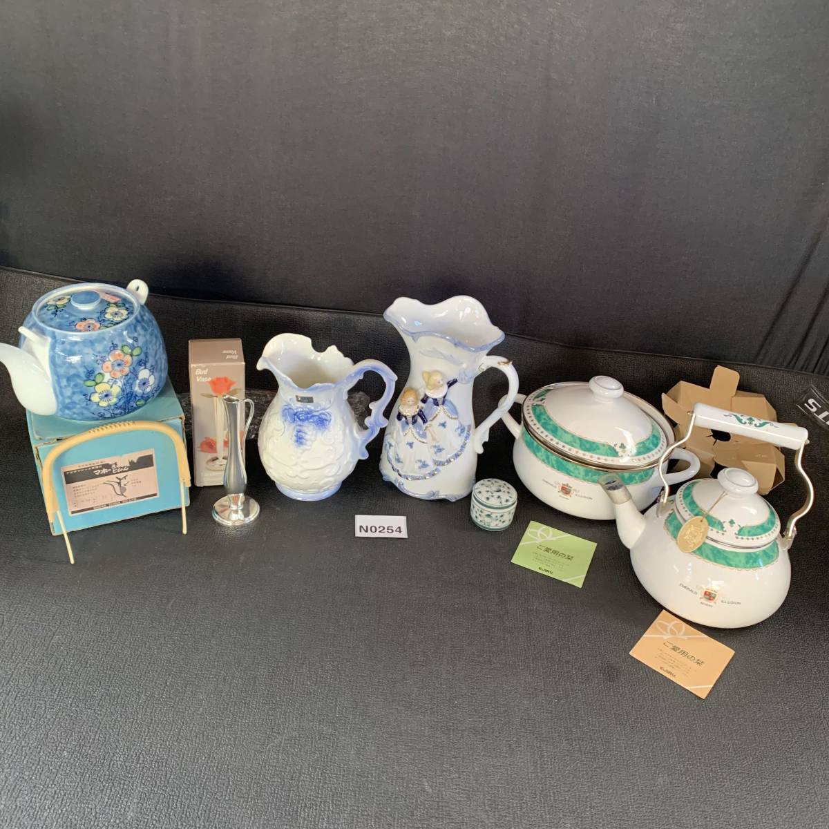 1000円スタート 陶器 素敵な花瓶 EJIRY ホーロー 鍋やかん マレーシアコレクション ピューターツインタワー フォトフレーム 他 N0254(花瓶)｜売買されたオークション情報 ...