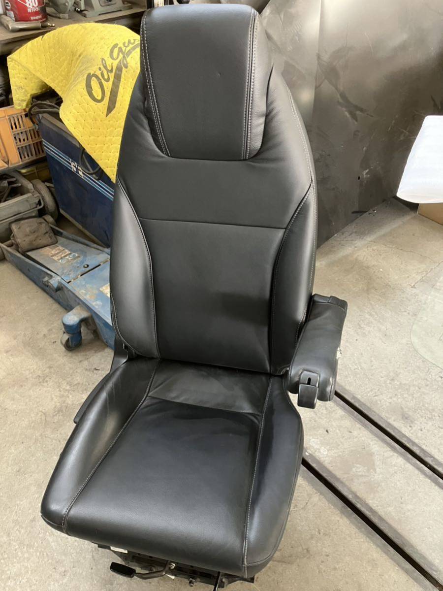 三菱ふそう ファイター FK6 運転席側 シート 革シート 純正 エアーシート(内装)｜売買されたオークション情報、yahooの商品情報を ...