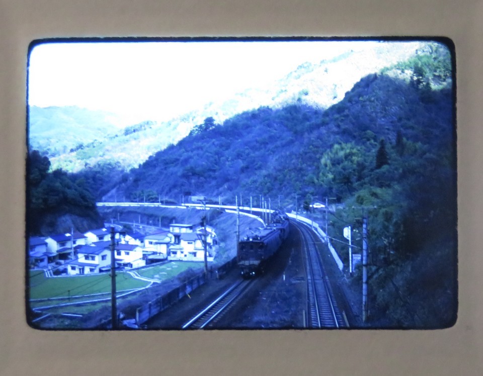 鉄道写真 カラー ポジフィルム 35mm マウント付 国鉄 EF59 補機回送列車 山陽本線 瀬野－八本松間② 1枚 昭和53年 1978 4月撮影 2631(鉄道)｜売買されたオークション ...