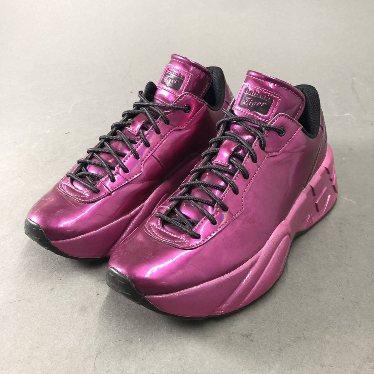 Bh4 Onitsuka Tiger オニツカタイガー P-TRAINER PRZM トレーナー プリズム ローカットスニーカー プリズムカラー ピンク 26.0cm メンズ(26.0cm ...