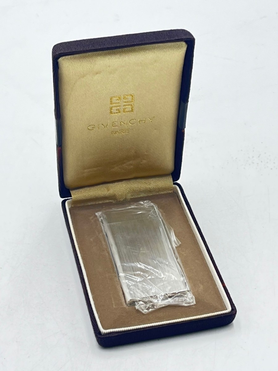 曽我部10月No.126 ライター GIVENCHY ジバンシー ガスライター 着火未確認 ケース付き シルバー系 喫煙グッズ 喫煙具 ローラー(ガスライター)｜売買されたオークション情報 ...