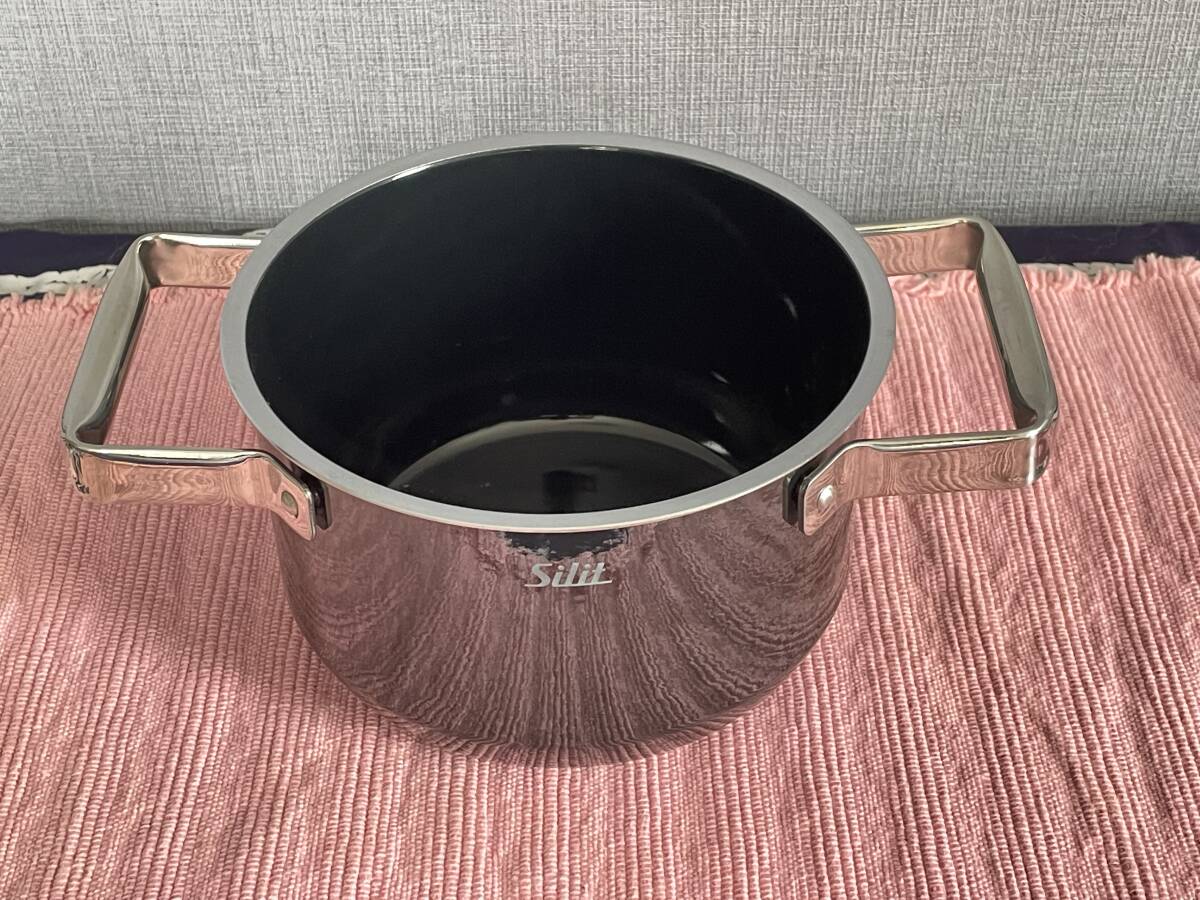 Silit シリット 社製 16㎝両手鍋(両手鍋)｜売買されたオークション情報、yahooの商品情報をアーカイブ公開 - オークファン ...
