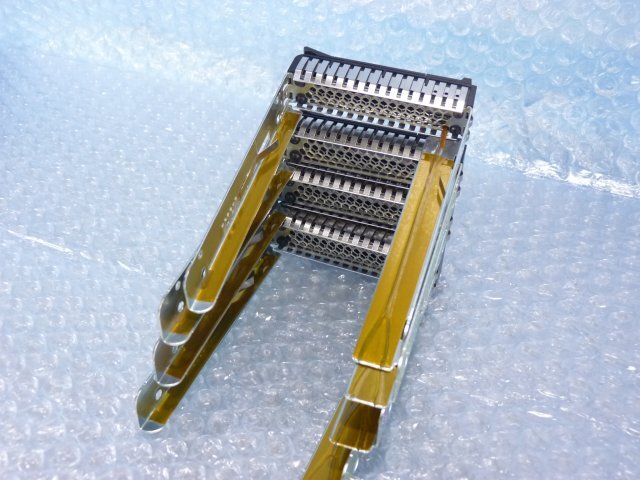 1QKX // 4個セット IBM ハードディスク HDD マウンタ 2.5インチ 用 / 00E7600 / ラベル SAS 600GB ...