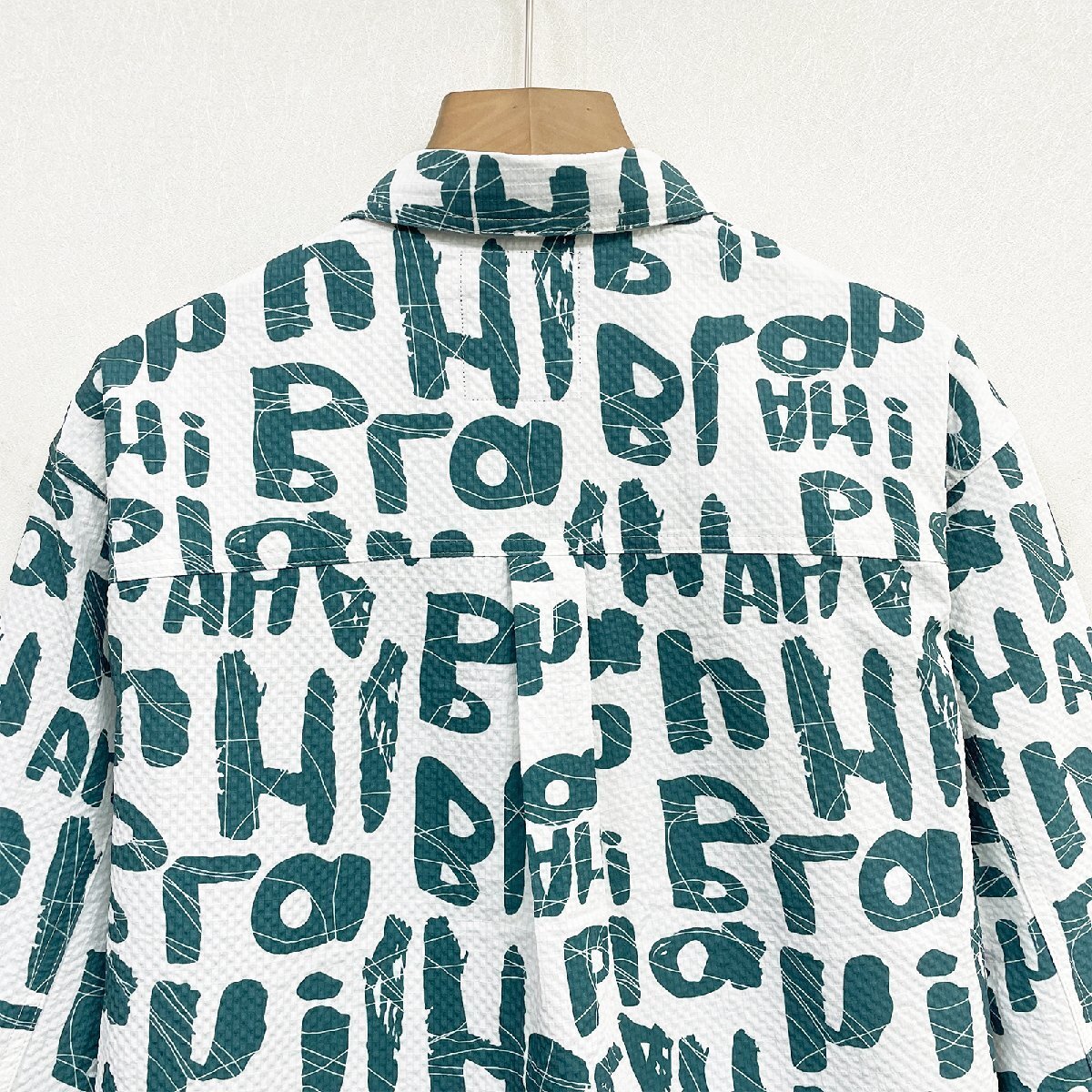 一枚限定ヨーロッパ製 定価4万 ブルガリア発 RISELIN 長袖シャツ 速乾 アルファベット 総柄 リップル ライトアウター カッコイイ M/46(Mサイズ)｜売買されたオークション情報 ...