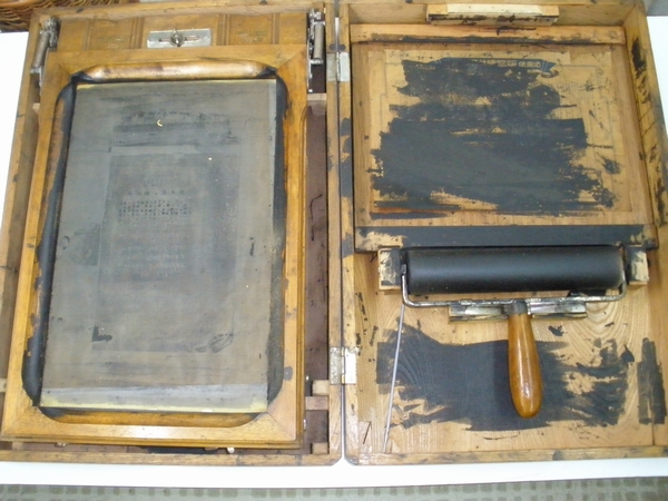 N682 ガリ版 三元式 D 堀井謄写版 A列3号判 がり版(その他)｜売買されたオークション情報、yahooの商品情報をアーカイブ公開 - オークファン（aucfan.com）