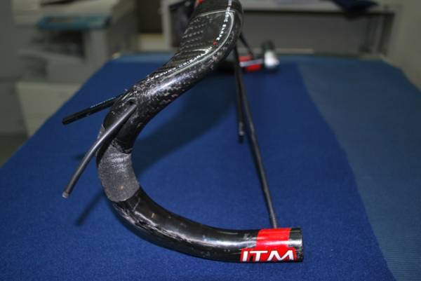 ITM K-SWORDト エアロタイプ カーボンハンド(ドロップハンドル)｜売買されたオークション情報、yahooの商品情報をアーカイブ公開 ...