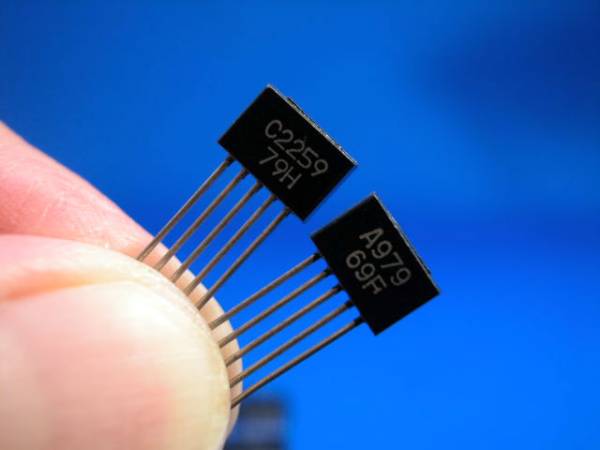 低雑音デュアルTR：2SC2259/2SA979 各4本計8本(トランジスタ)｜売買されたオークション情報、yahooの商品情報をアーカイブ ...