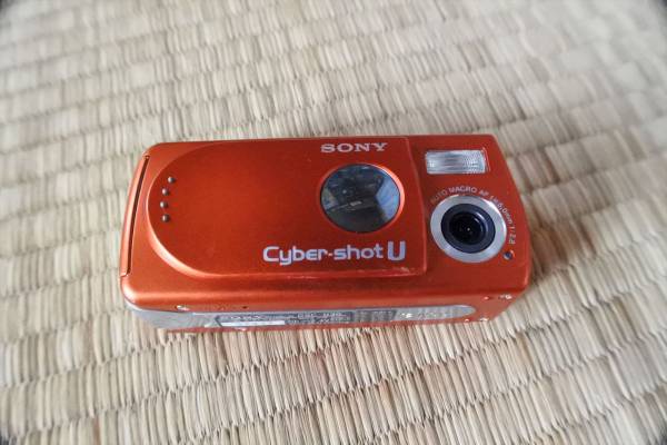 SONY CYBERSHOT DSC-U30 デジタルカメラ 電池駆動(ソニー)｜売買されたオークション情報、yahooの商品情報をアーカイブ ...