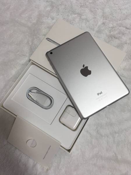 iPadmini3 Wi-Fiモデル 16GB シルバー 付属品 ipad mini3 液晶保護フィルム カバー付(iPad本体)｜売買されたオークション情報、yahooの商品情報をアーカイブ ...