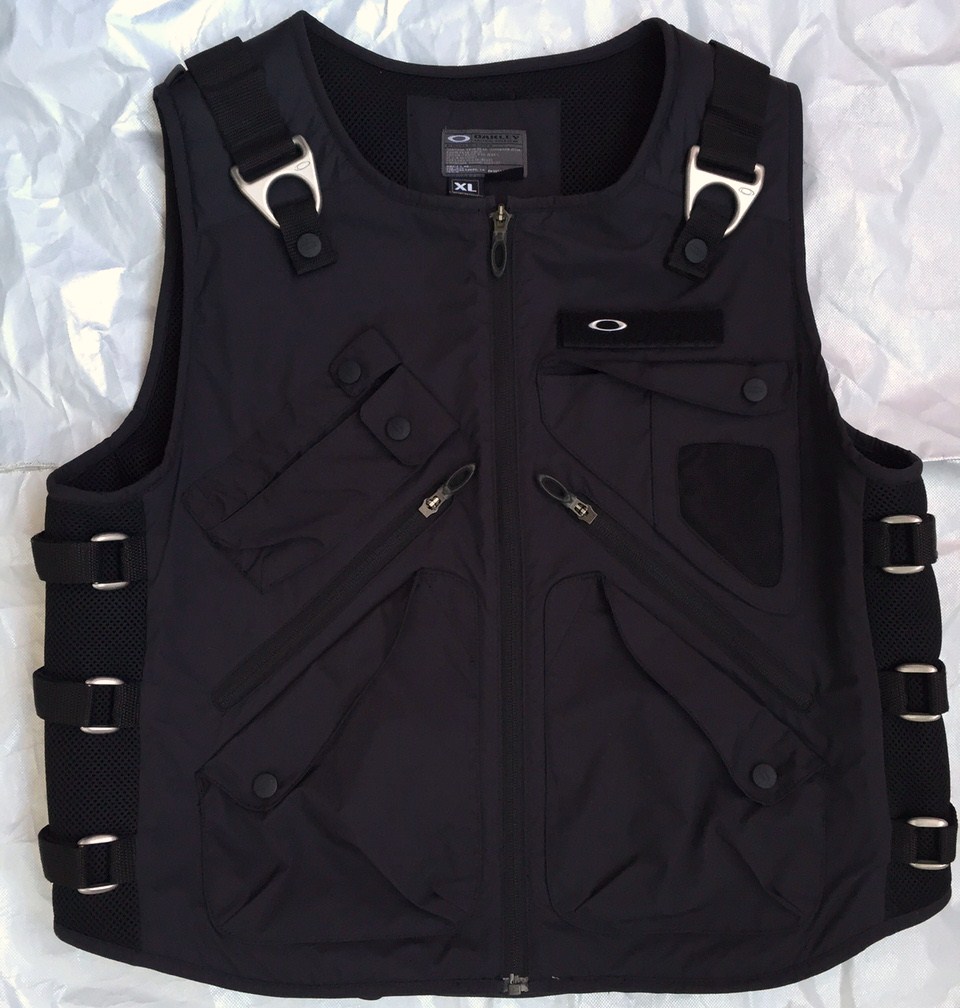 OAKLEY AP ミリタリーベスト オークリー 多機能 廃盤 レア 黒(その他)｜売買されたオークション情報、yahooの商品情報を ...