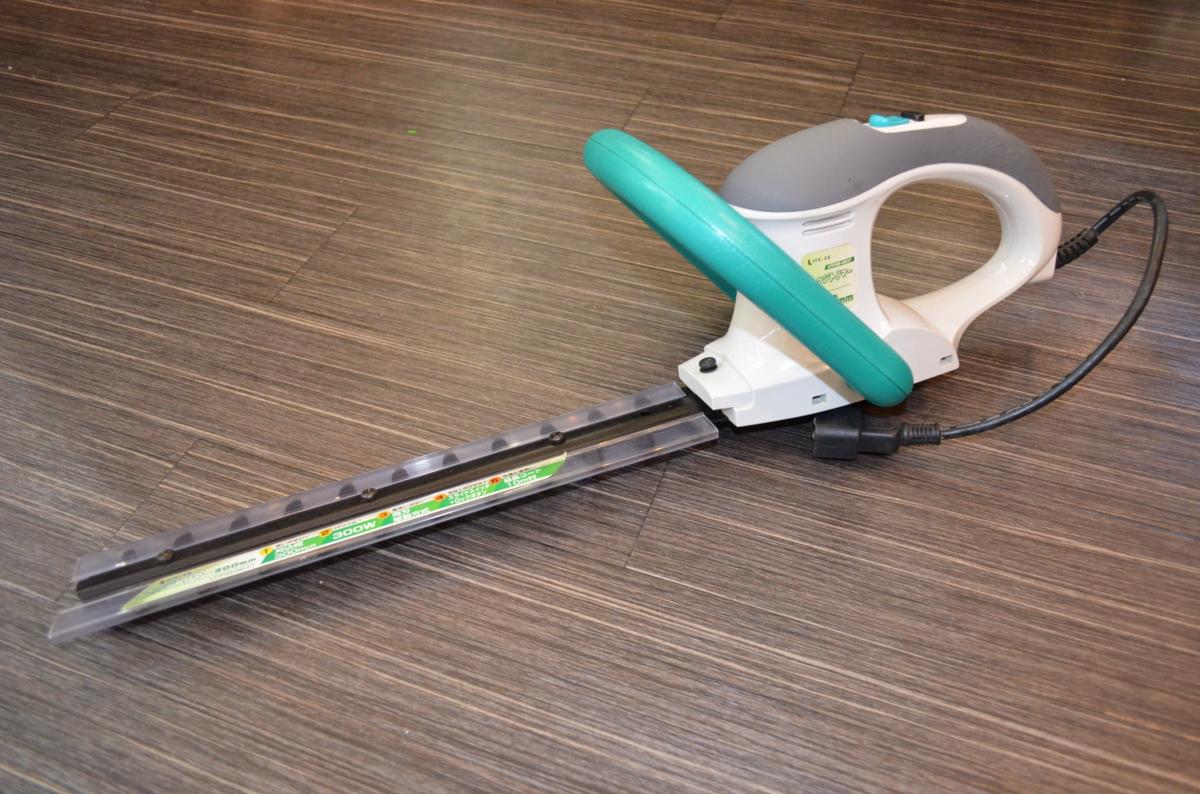 LIFELEX ヘッジトリマー 300mm LFX09-6637 家庭用 草刈機 刈込み コーナン 延長コード 箱付き 取説付 両刃駆動 300W(刈払機)｜売買されたオークション情報 ...