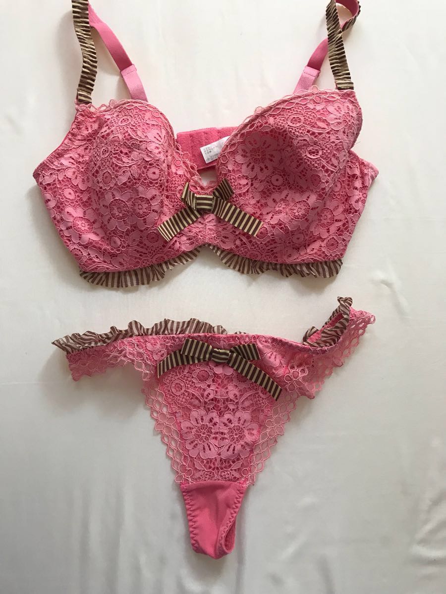 E70 ブラジャーTバックセット 神田うのデザイン(70)｜売買されたオークション情報、yahooの商品情報をアーカイブ公開 - オークファン（aucfan.com）