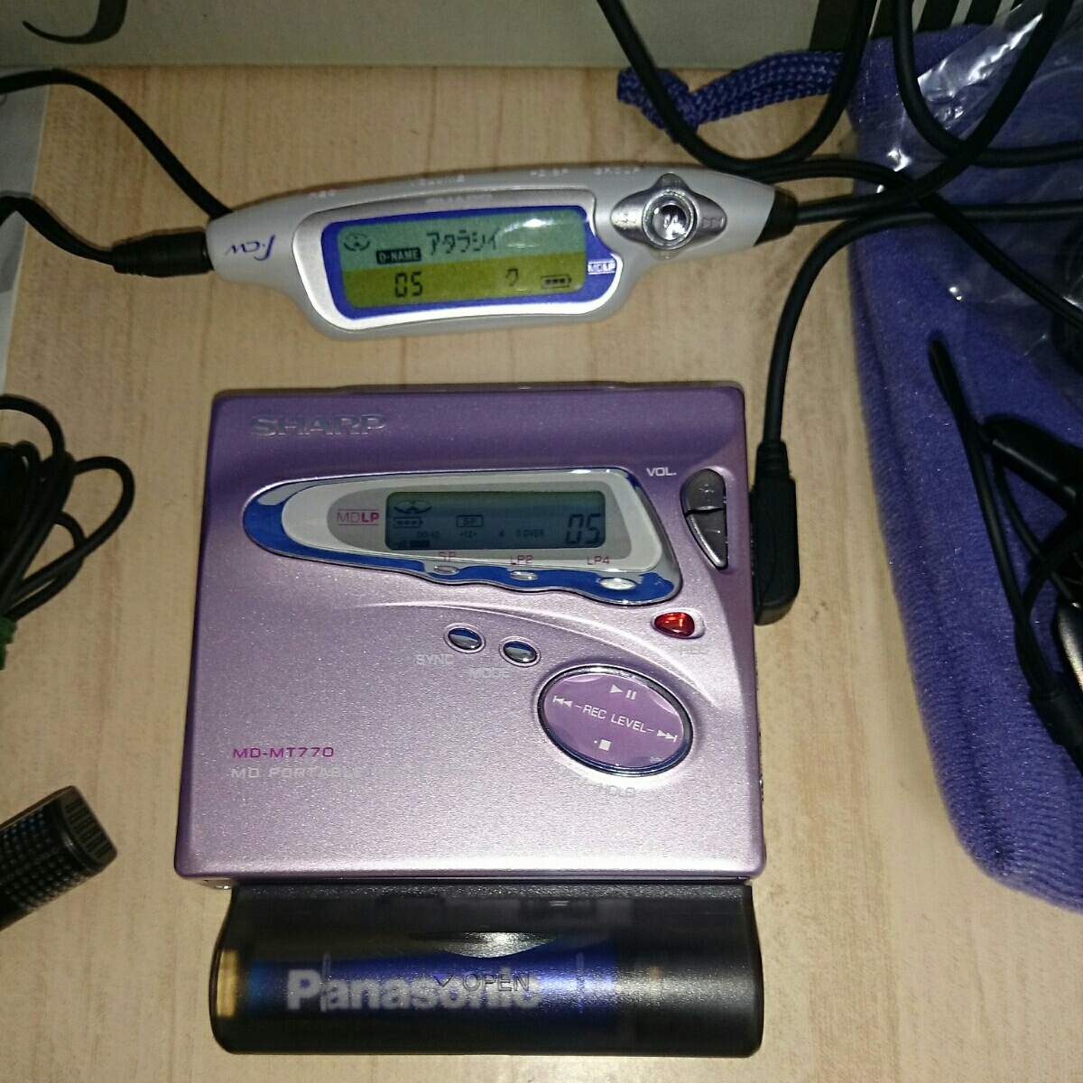 ⑧MD J SHARP MT770 録音機能付き 音は最高 ね 本体もイヤホンも綺麗 マイクも付きます 電源コード無し(録音、再生)｜売買されたオークション情報、yahooの商品情報を ...