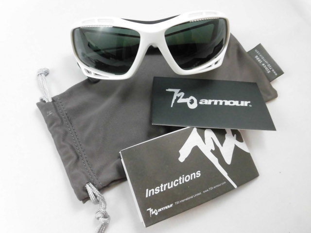 訳あり 720armour セブントゥエンティアーマー Stingrayシリーズ スポーツサングラス 偏光レンズ ホワイト×スモーク B330-2-PCPL(スポーツサングラス)｜売買された ...
