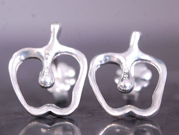 TIFFANY＆Co. ティファニー リンゴ アップル モチーフ ピアス SV 925(ピアス)｜売買されたオークション情報、yahooの商品情報をアーカイブ公開 - オークファン ...