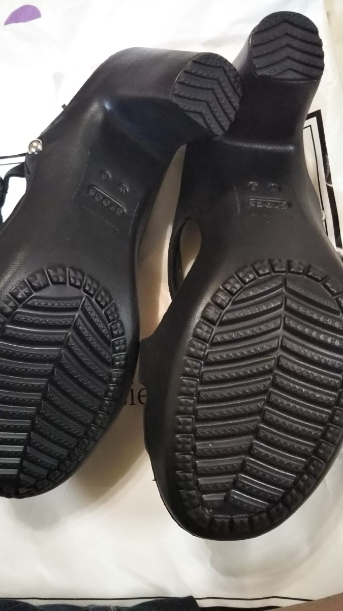 使用少 クロックス crocs w8 ブラック 黒サンダル 24センチ 足にやさしい快適シューズ オープントゥサンダル(24cm)｜売買されたオークション情報、yahooの商品情報をアーカイブ ...