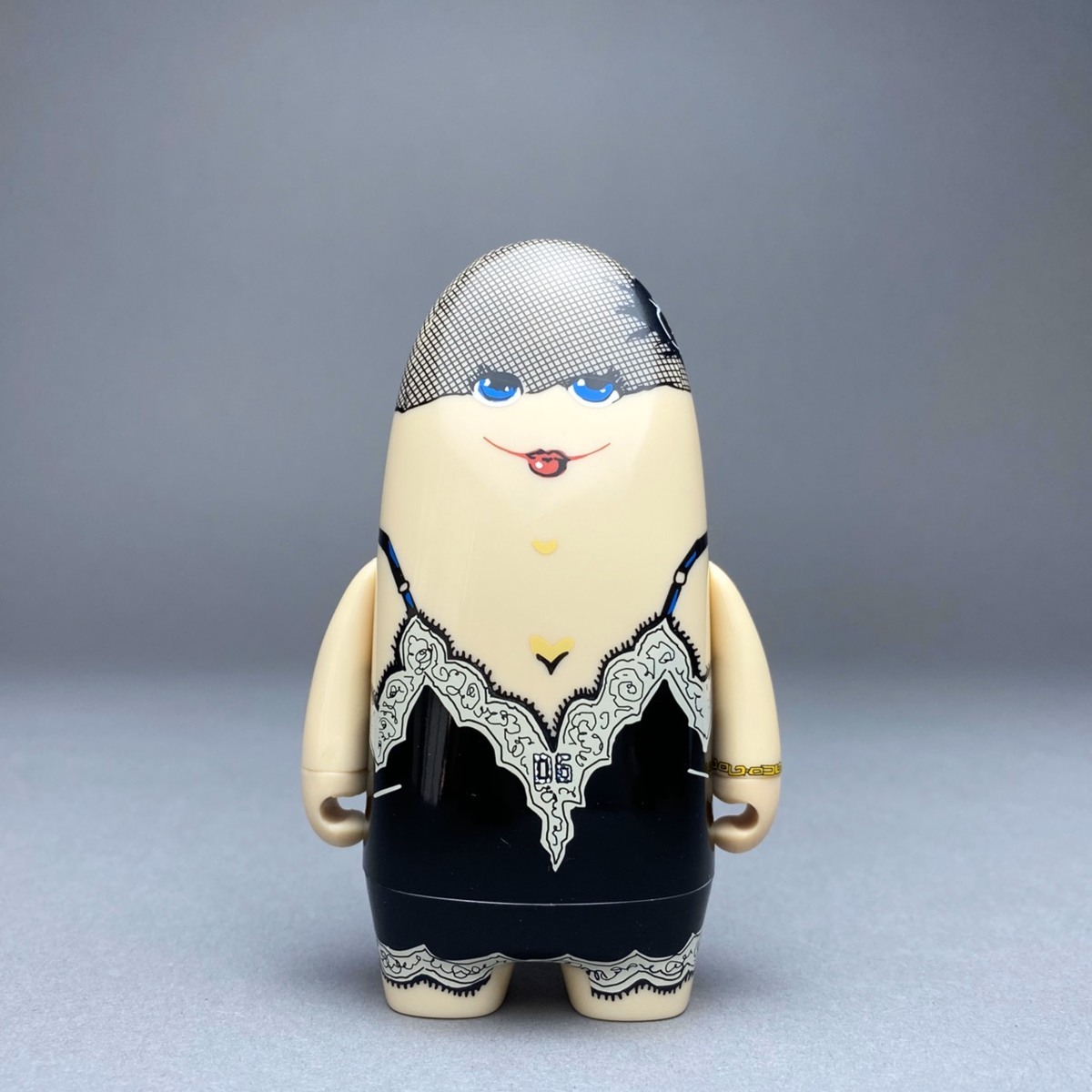 DOMENICO DOLCE＆STEFANO GABBANA LOLA VISIONAIRE ISSUE №44 toys Kidrobot ...