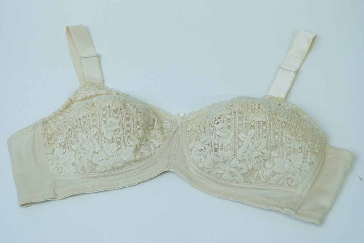 シャルレ 補正 FA201 ブラジャー C85 ライトベージュ系(Cカップ)｜売買されたオークション情報、yahooの商品情報をアーカイブ公開 - オークファン（aucfan.com）