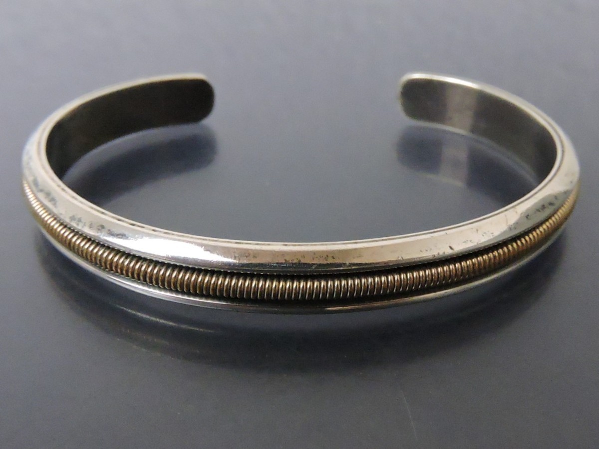J.W.TOADLENA作 スターリングシルバー 12KGF バングル プレート ナホバ族 インディアンジュエリー 幅約8㎜ 手首周り約17 ...