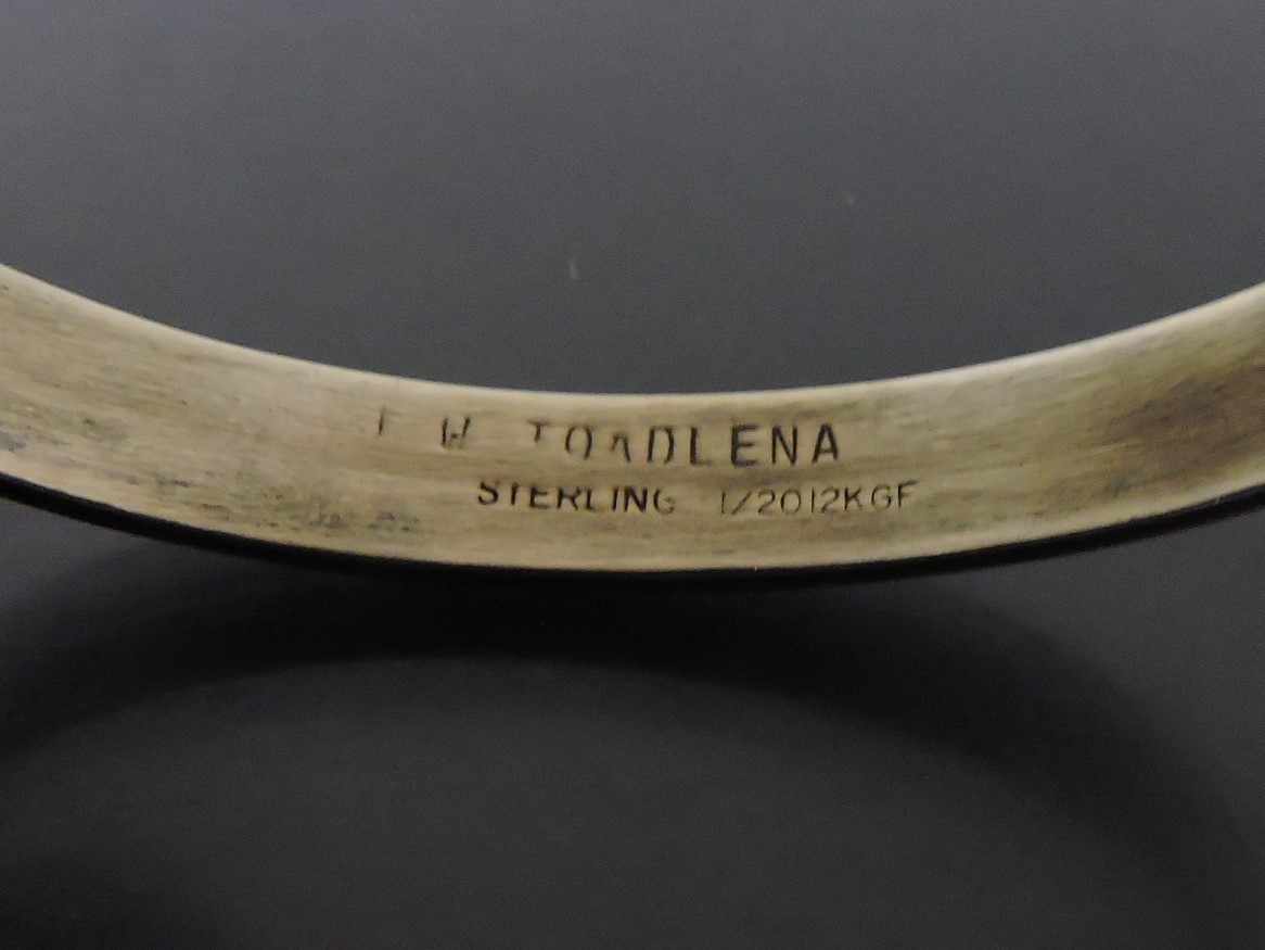 J.W.TOADLENA作 スターリングシルバー 12KGF バングル プレート ナホバ族 インディアンジュエリー 幅約8㎜ 手首周り約17 ...