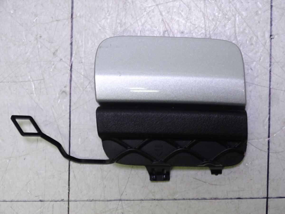 K1620vc ベンツ純正 Cクラス W205 前期 AMG リアバンパー けん引フックカバー アイカバー A2058850256 ...