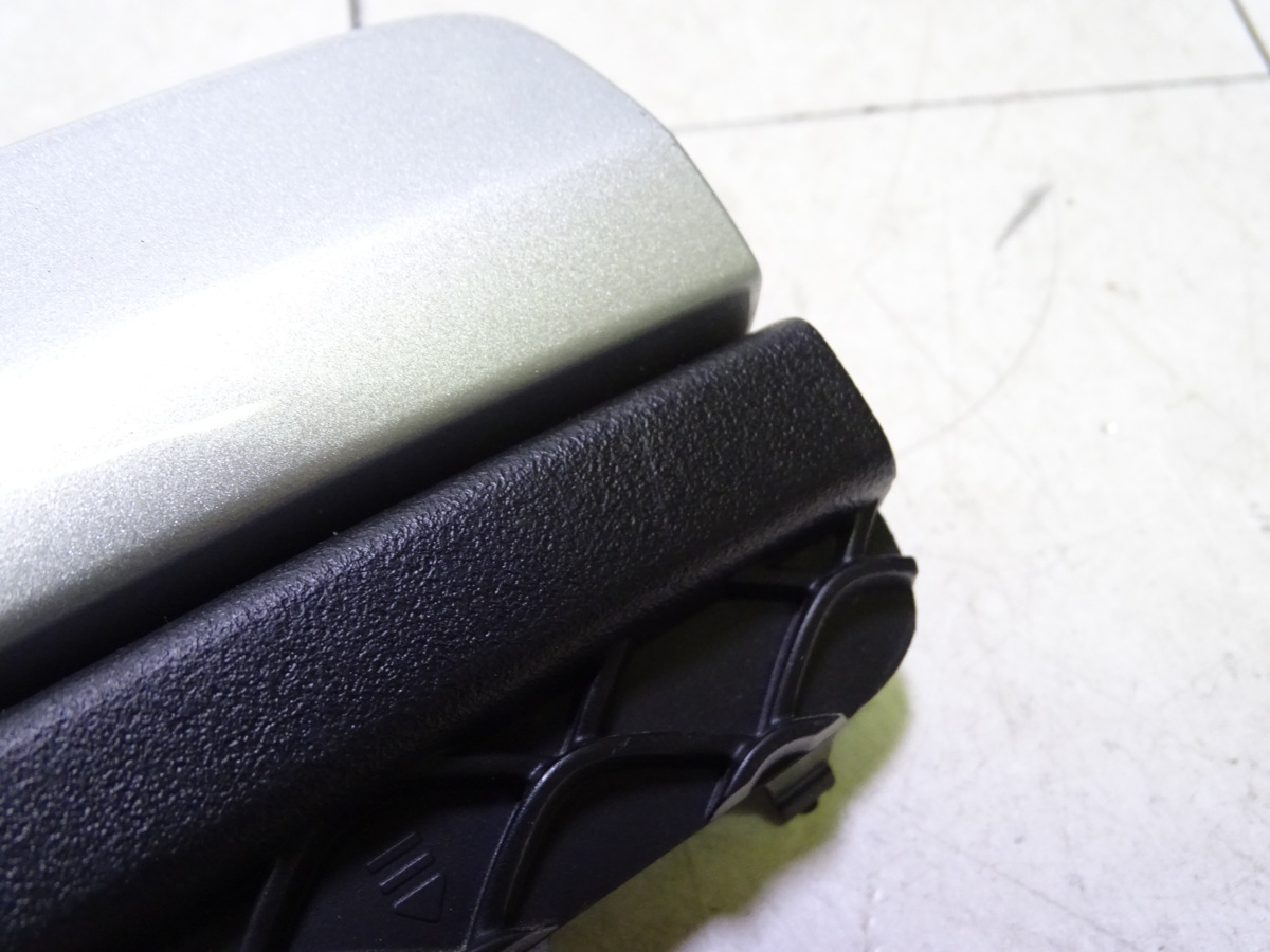 K1620vc ベンツ純正 Cクラス W205 前期 AMG リアバンパー けん引フックカバー アイカバー A2058850256 ...