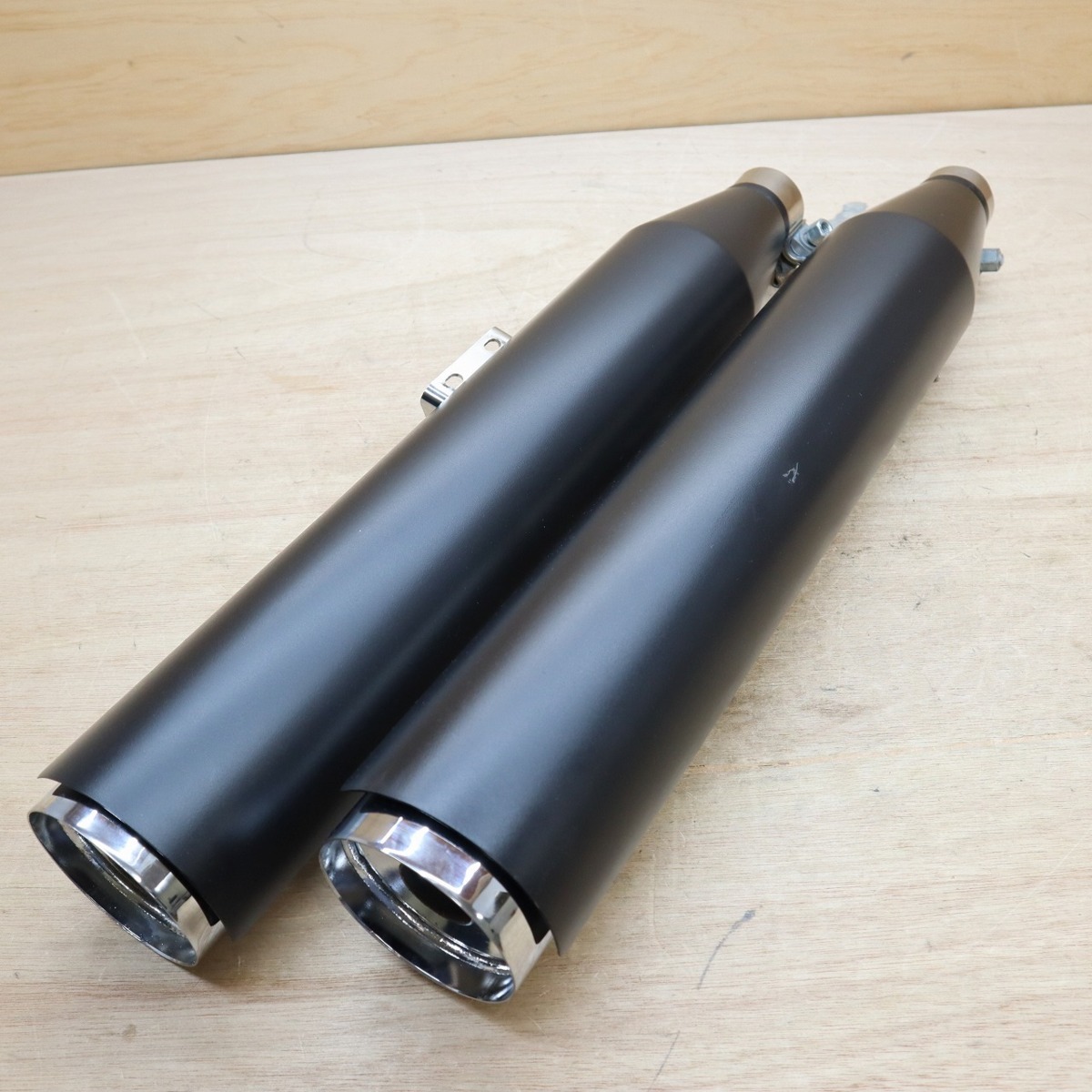 ハーレー FXBB1750 ストリートボブ 純正 フルエキ マフラー サイレンサー 64900460 ステー付き 211101BD0187 ...