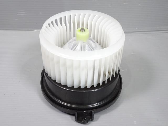 ヴォクシー DBA-ZRR80G ヒーターブロアモーター 1F7 リヤ用 87103-28111 ノア エスクァイア テスト済 ...