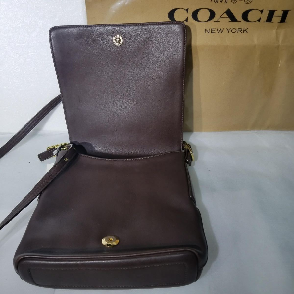 に近い// brand オールドCOACHコーチ ダークブラウン レザー J1D-9821 斜め掛け ショルダーバッグ ポシェット レディース ...
