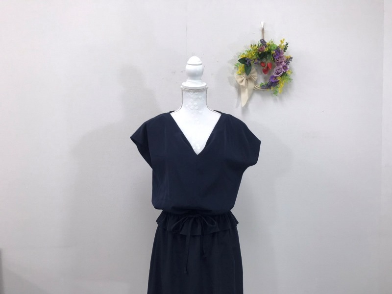 A3947 レディース NOBLE spick&span 日本製 ノースリーブワンピース ウエスト紐付き サイズ表記無為採寸確認下さい 色：紺(ワンピース)｜売買されたオークション情報 ...