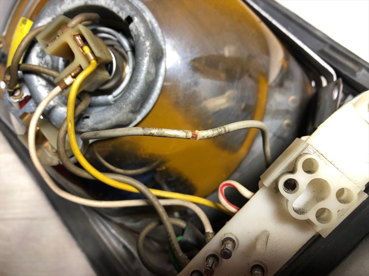 R107メルセデスMercedesベンツBenz右側C107ヘッドライトW107右 0 301 053 601 0301053601 ...