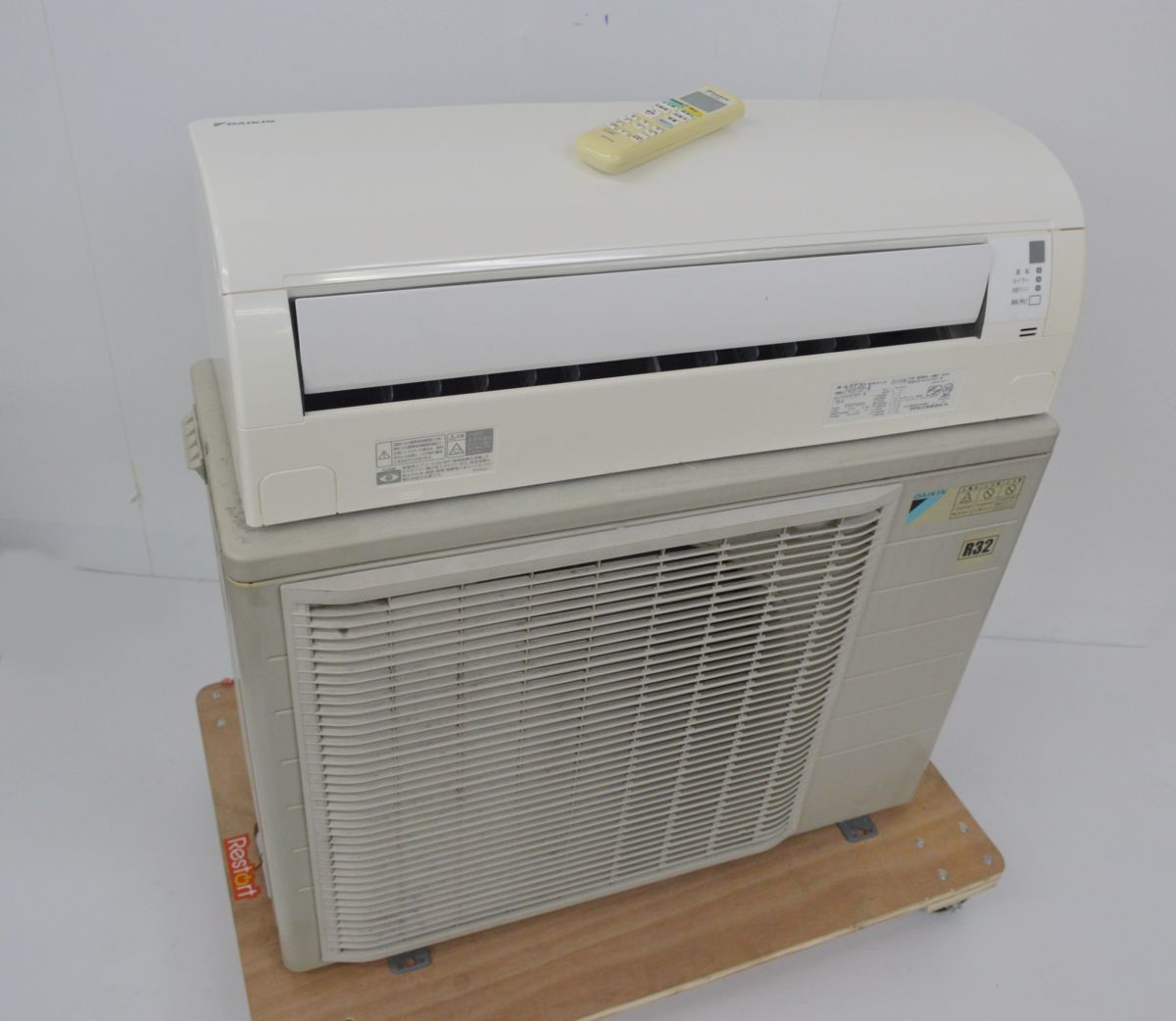 239YA B 0821G27 DAIKIN ルームエアコン F40STEP-W リモコン付き おもに14畳用 冷房4kW ダイキン 2015年製(12畳～)｜売買されたオークション情報 ...