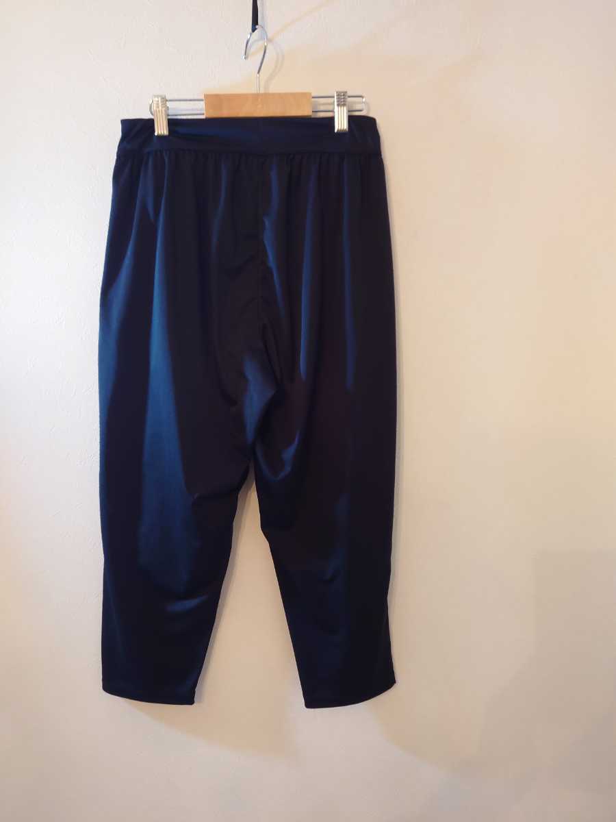 送料210円 ユニクロ エアリズムYOGAテーパードパンツ Mサイズ AIR Rism ウエスト63-69cm 黒 ヨガパンツ ストレッチ ...
