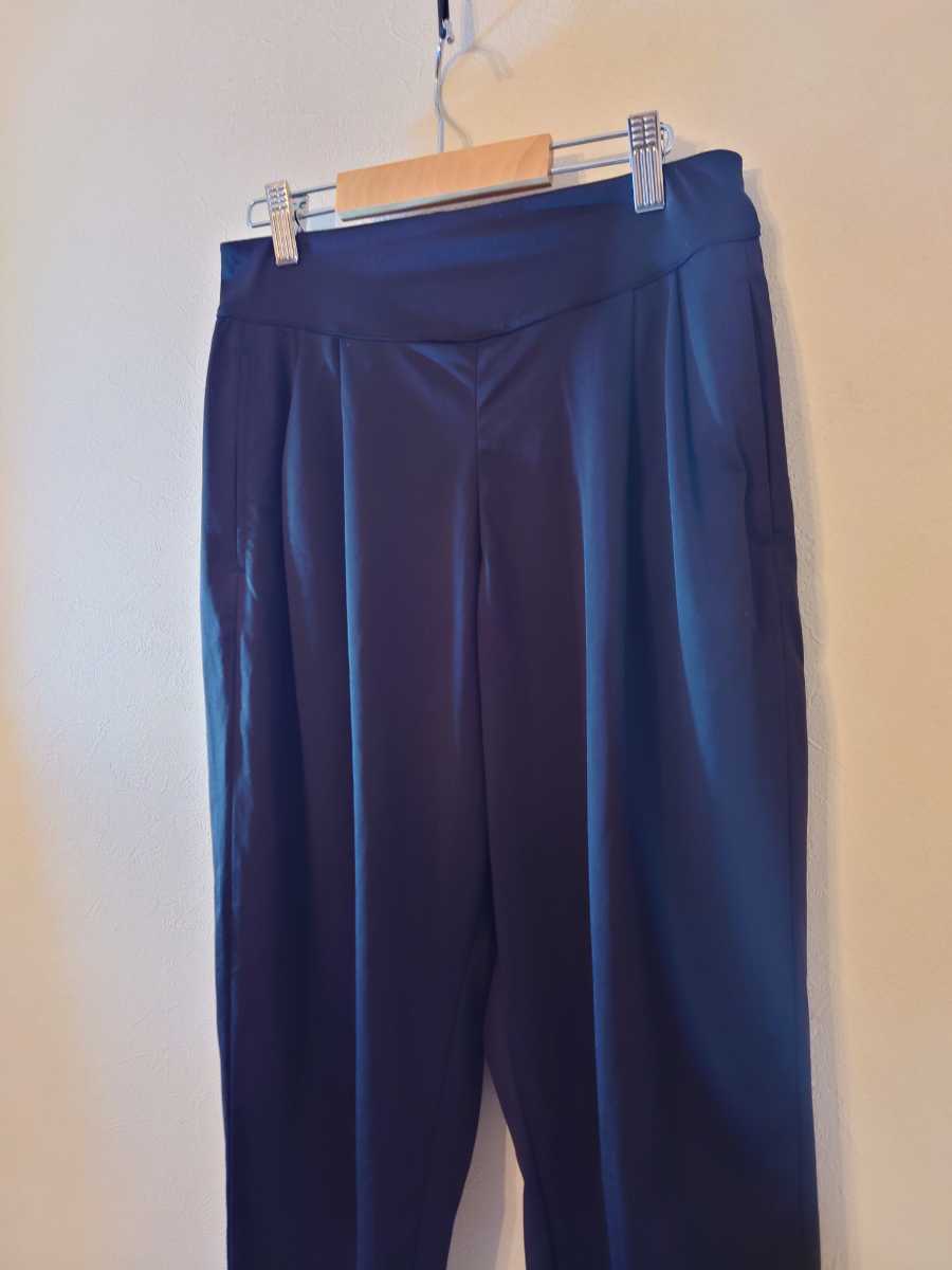 送料210円 ユニクロ エアリズムYOGAテーパードパンツ Mサイズ AIR Rism ウエスト63-69cm 黒 ヨガパンツ ストレッチ ...