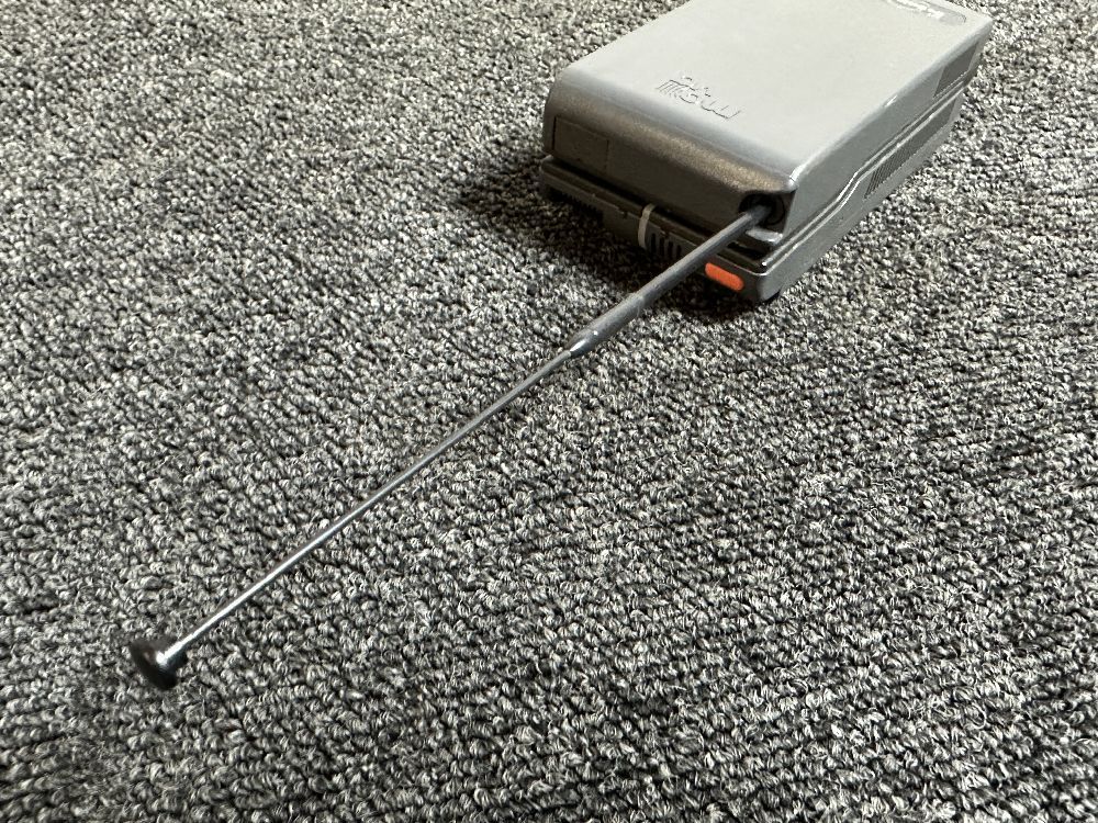 172 NTT DOCOMO TZ-804型 携帯電話 無線機 初代mova N 初代ムーバ 自動車電話 昭和 バブル インテリア 小道具 ...